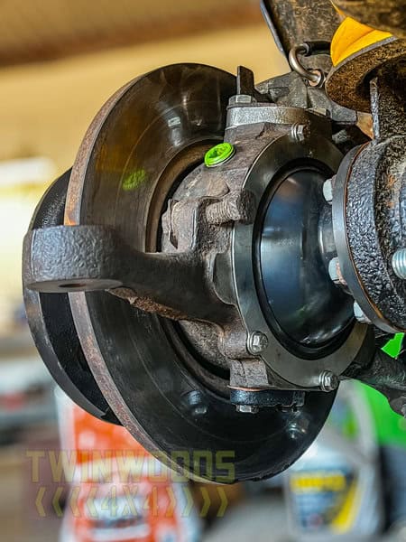 Defender Front Axle Swivel Seal Retaining Kit - Stainless Steel